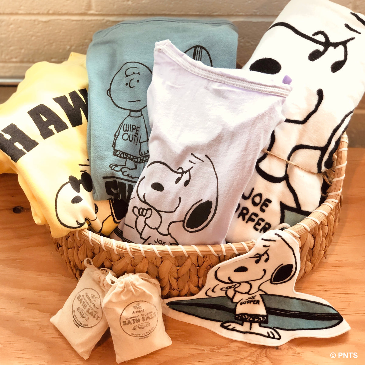 STAY HOME – SNOOPY'S SURF SHOP
